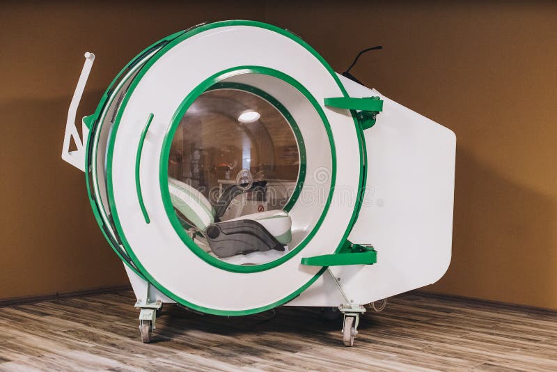 Esterno Di Singola Camera Di Compressione Iperbarica Immagine Stock ...