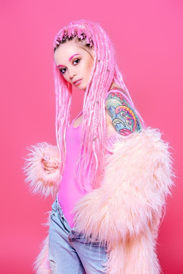 Estilo de moda moderno foto de archivo. Imagen de fresco - 116660512