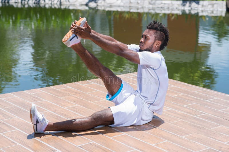 Estirar ejercicios imagen de archivo. Imagen de activo - 43735377