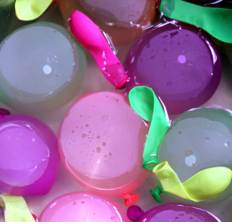 Estos son globos de agua. foto de archivo. Imagen de rosa - 175530604