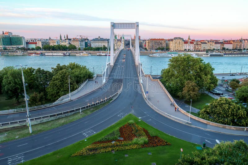 Arquitetura Da Cidade De Elizabeth Bridge Budapest Foto de Stock ...