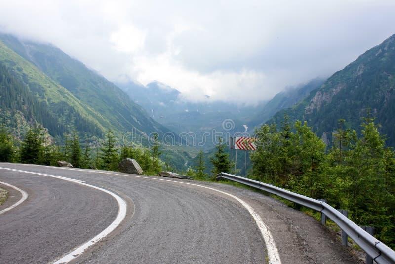 Estrada perigosa imagem de stock. Imagem de aberto, envolvido - 12678383