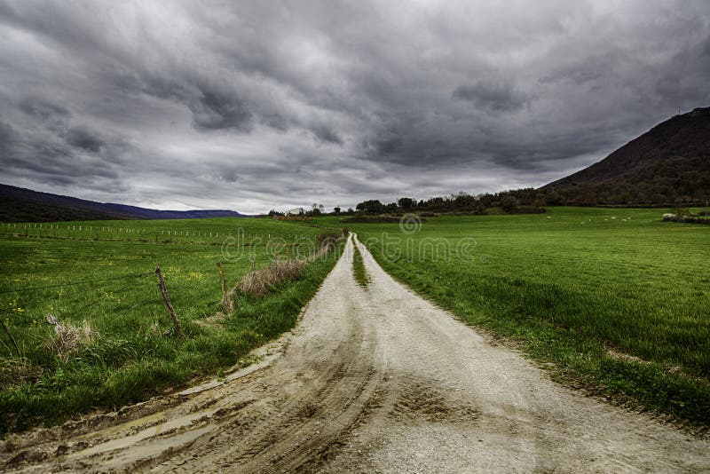 Estrada rural da lama foto de stock. Imagem de campo - 49928454