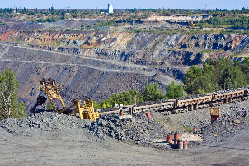 Estrazione di ferro immagine stock. Immagine di trasportatore - 22253265