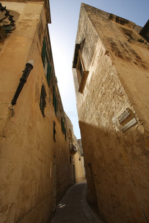 Estrecho imagen de archivo. Imagen de sunlight, natalia - 12396793