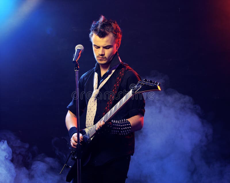 Estrella del rock imagen de archivo. Imagen de artista - 31508413