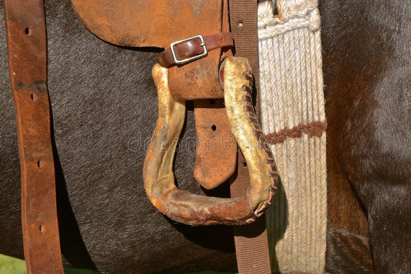Estribo De Couro Em Um Cavalo Selado Foto de Stock - Imagem de almelo ...