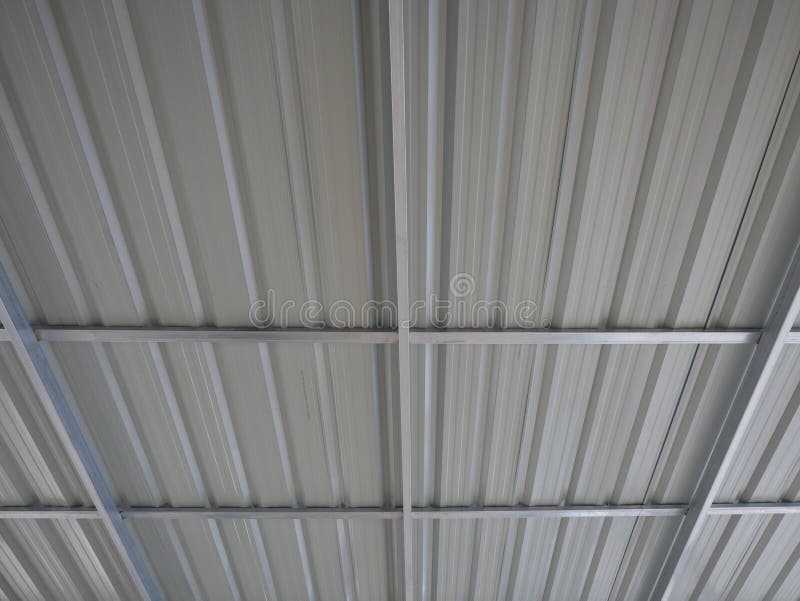 Estructura De Techo De Acero Que Ha Sido Completamente Galvanizado Foto ...