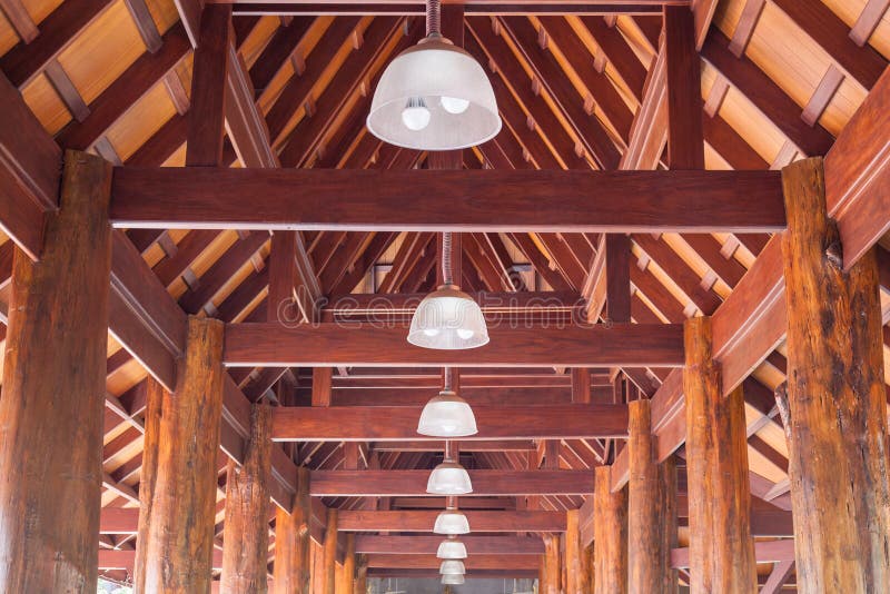 Estructura De Tejado De Madera De Brown Imagen de archivo - Imagen de ...