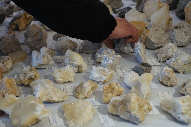 Estructura Del Mineral De La Calcita Foto de archivo - Imagen de calcio ...