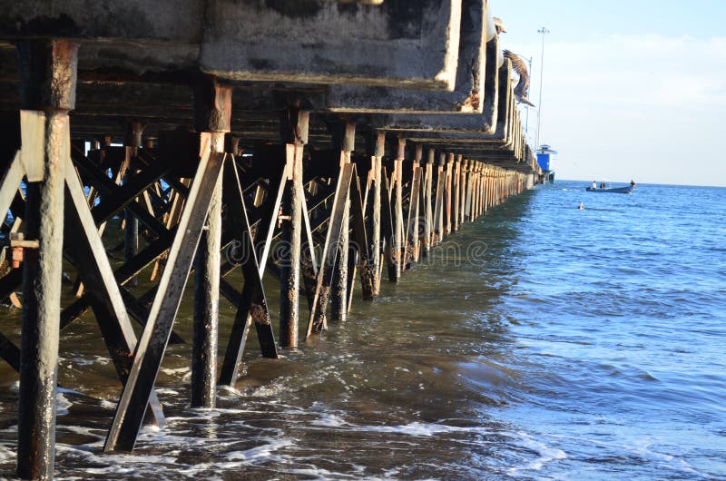 Estructura del muelle foto de archivo. Imagen de agua - 69119626