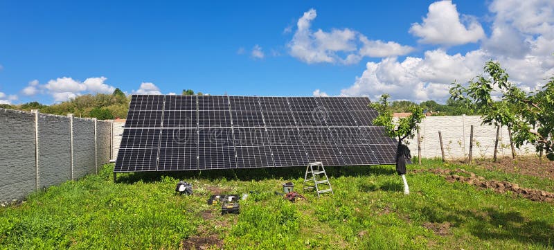 Estructura Terrestre Para Paneles Solares Foto de archivo - Imagen de ...
