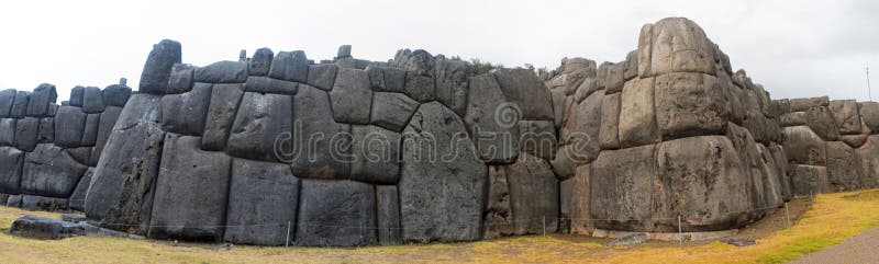 Estructuras Antiguas Del Inca Cerca De Cuzco Foto de archivo - Imagen ...