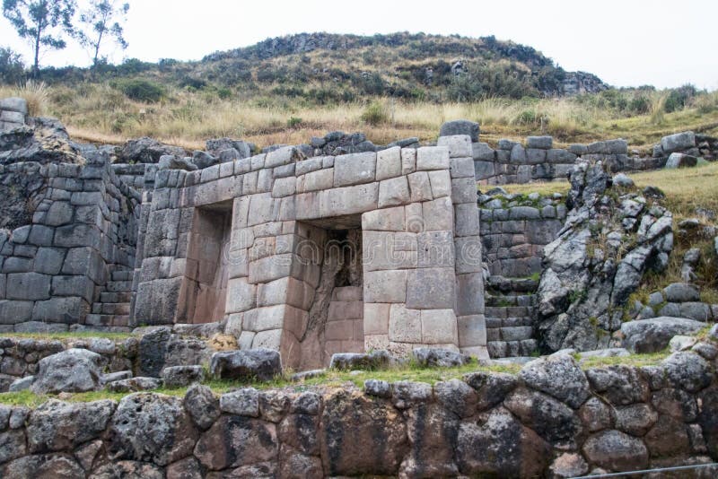 Estructuras Antiguas Del Inca Cerca De Cuzco Imagen de archivo - Imagen ...