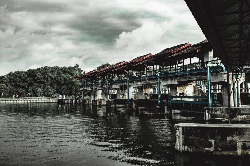 Estuary Reservoir Sluice Building Editorial Photography - Image of ...