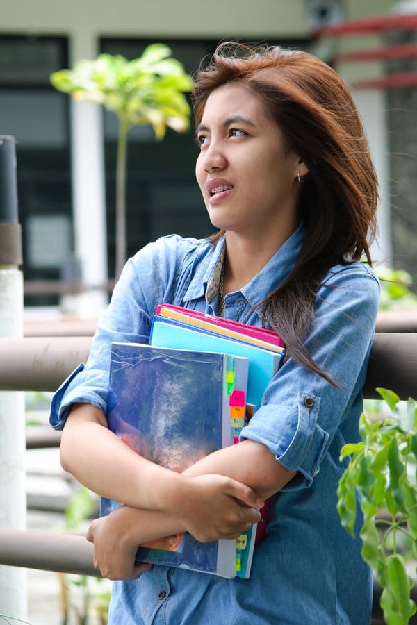 Estudiante feliz foto de archivo. Imagen de exterior - 18265296