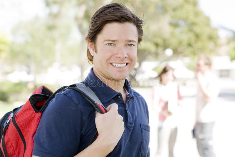 Estudiante feliz imagen de archivo. Imagen de lifestyle - 9148713