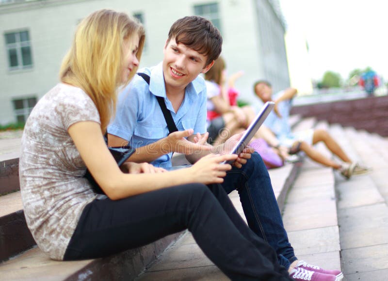 Estudiantes Alineados Para a Imagen de archivo - Imagen de divertido ...