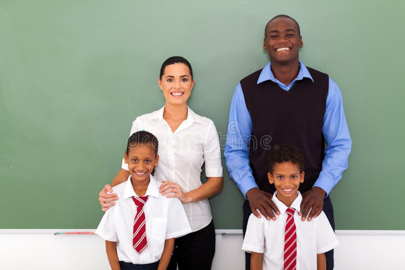 Estudiantes De Los Profesores Del Grupo Imagen de archivo - Imagen de ... Estudiantes De Los Profesores Del Grupo Imagen de archivo - Imagen de ...