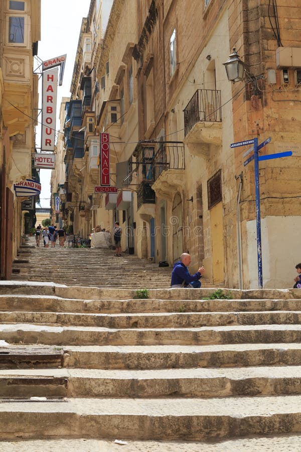 Etapas E Rua Em Valletta, Malta Imagem Editorial - Imagem de valletta ...