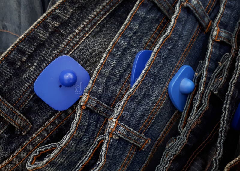 Etiqueta Dura Do RFID Para A Roupa Foto de Stock - Imagem de etiqueta ...