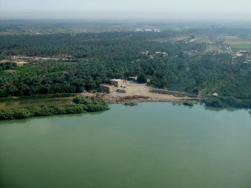 Eufraat van hierboven stock afbeelding. Image of huis - 4132543