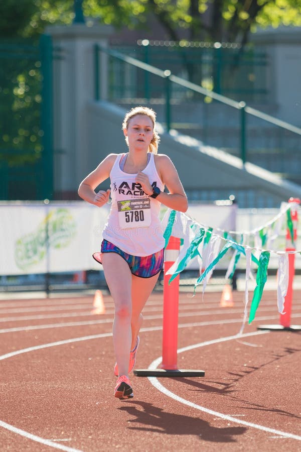 2016 Eugene Marathon editorial photo. Image of people - 70926011