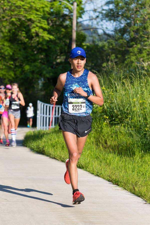 2017 Eugene Marathon Race editorial stock photo. Image of campus - 92375773