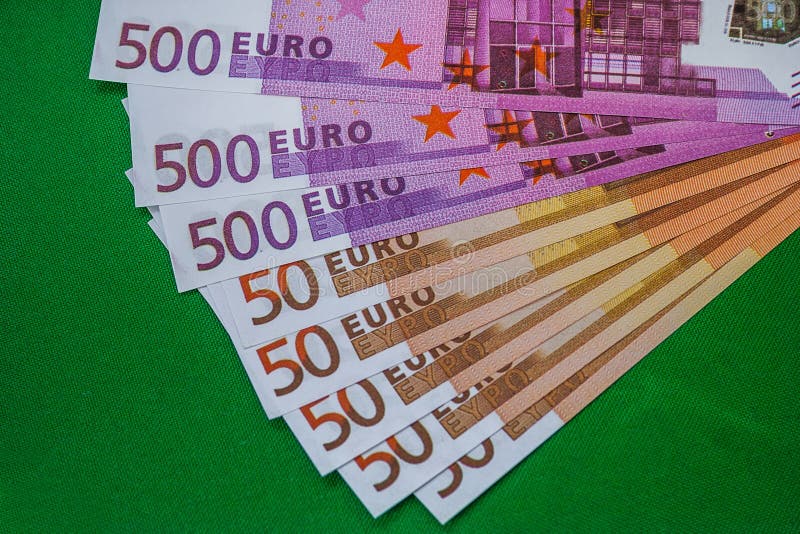Euro Banconote E Contanti Dei Soldi Euro 50 E 500 Immagine Stock ...