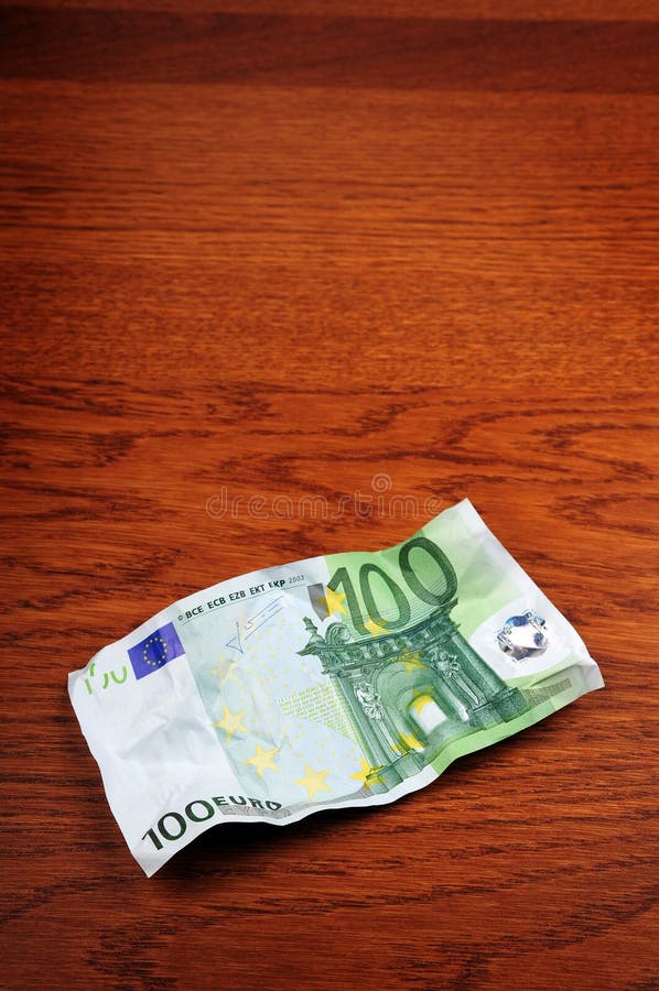 Euro bankbiljet 100 stock foto. Image of contant, gelukkig - 9460670