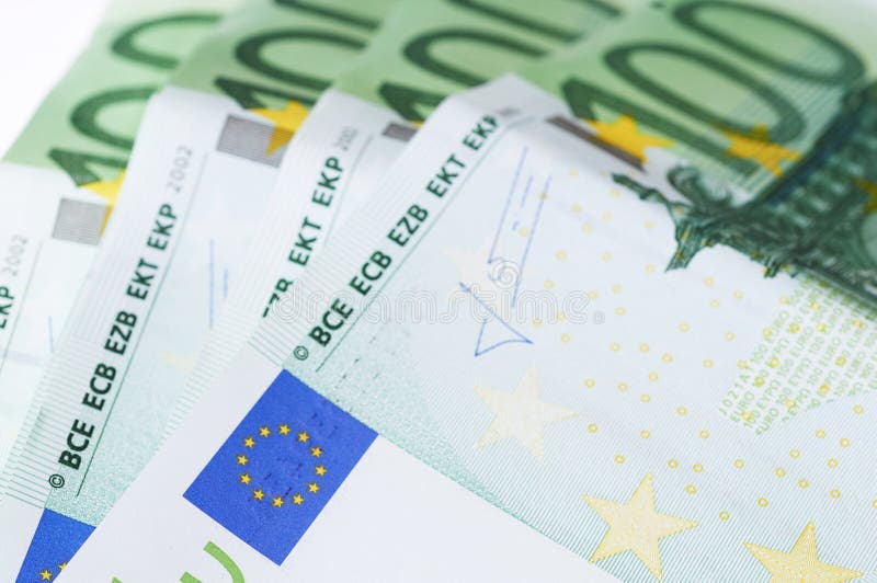 Deux Euro Billets De Banque D'isolement Sur Le Fond Blanc Nominal 100 ...