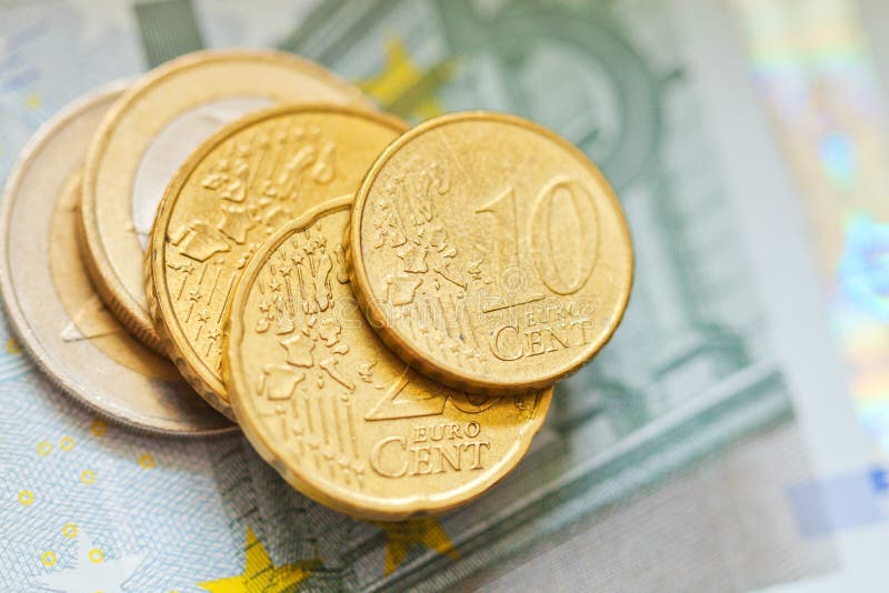 Euro dei soldi immagine stock. Immagine di contanti, metallo - 34509467