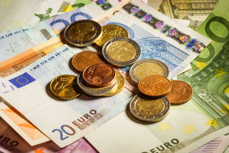 Euro Monete E Soldi Delle Banconote Fotografia Stock - Immagine di ...