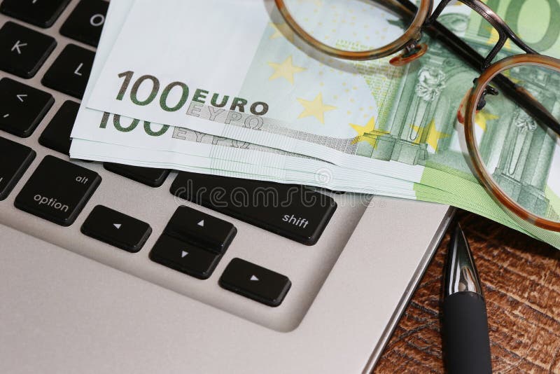 Money on computer keyboard stock image. Image of shop - 237990173