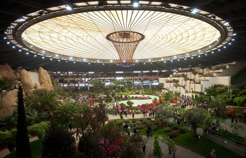 Euroflora 2011 editorial photography. Image of euroflora - 19277442