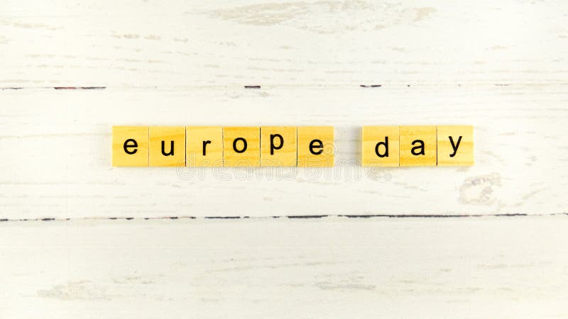 Europa Daywords De Cubos De Madera Con Letras. Imagen de archivo ...