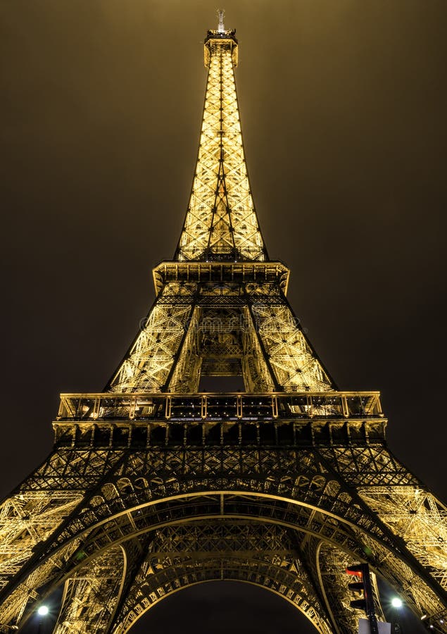 Europe Paris September 2017. Eiffel Tower at Night Editorial ...