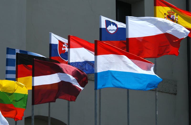 Europeiska flaggor fotografering för bildbyråer. Bild av ...