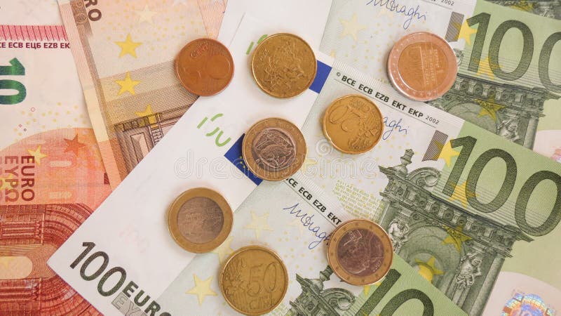 Eurosedlar och myntar fotografering för bildbyråer. Bild av sälja ...