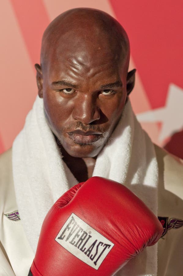 Evander Holyfield editorial stock image. Image of glove - 20883574