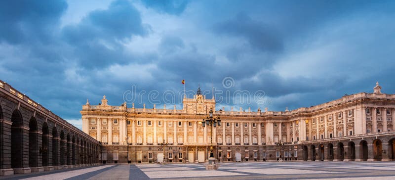 Evening Front View of Royal Palace Stock Photo - Image of palacio ...