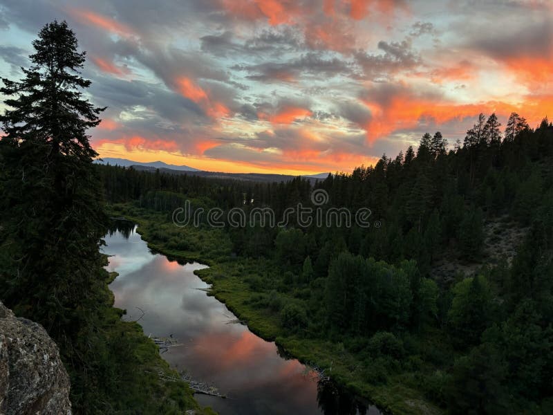 Evening Sky Williamson River Reflections Stock Image - Image of blue ...