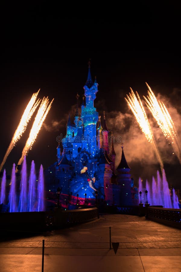 Eveningshow illuminations editorial photo. Image of chacent - 242710946