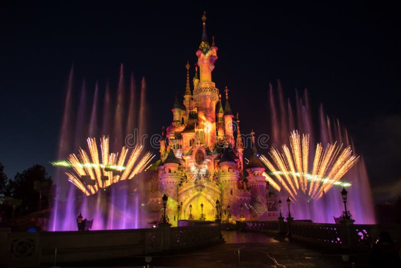 Eveningshow illuminations editorial photography. Image of teau - 242710962