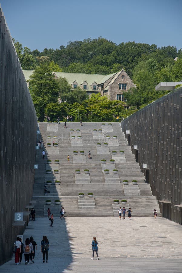 Ewha Womans University editorial photo. Image of food - 100858676