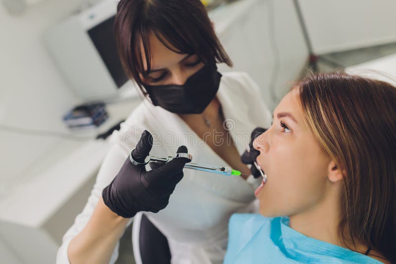 Examen De Dentiste De Dents Chez Le Dentiste. Photo stock - Image du médical, dentiste: 192903796