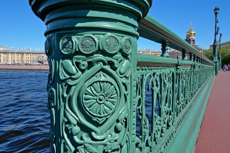 Examining the Complex Architecture and Framework of the Famous Bridge ...