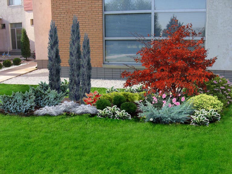 Example of Backyard Decorating and Natural Grounds Surrounding a Home ...