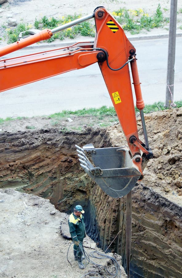 Excavation work editorial photography. Image of contractor - 69990637