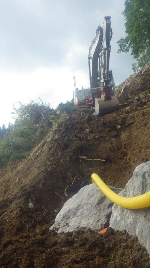 Excavator and Digging in Hydraulic Engineering Editorial Photo - Image ...